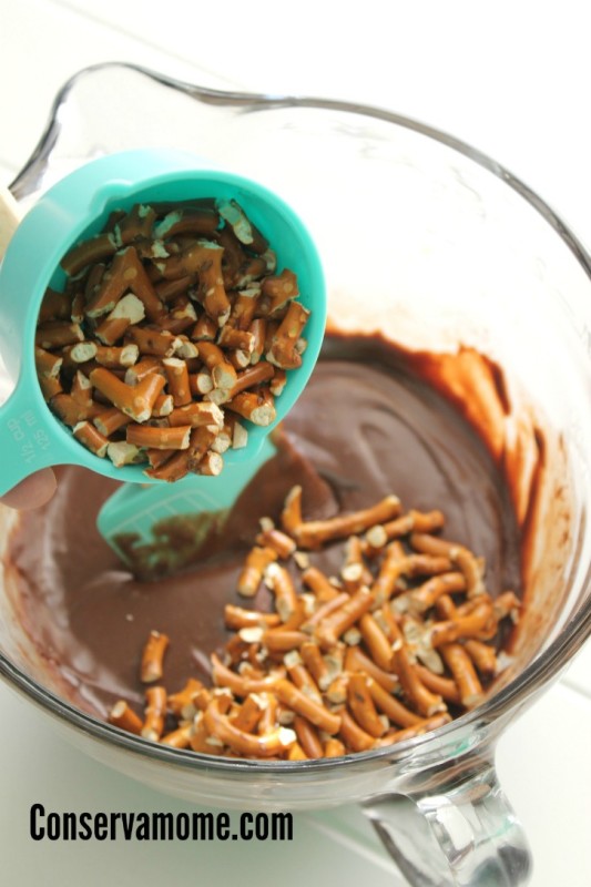 3 Ingredient Chocolate Pretzel Fudge - ConservaMom