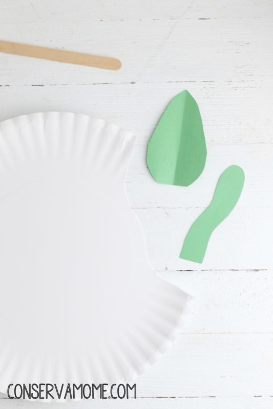 Apple with Worm Paper Plate craft for kids - ConservaMom