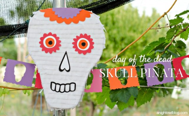 12 Pinatas for Your Party - A fun round up of Pinata tutorials