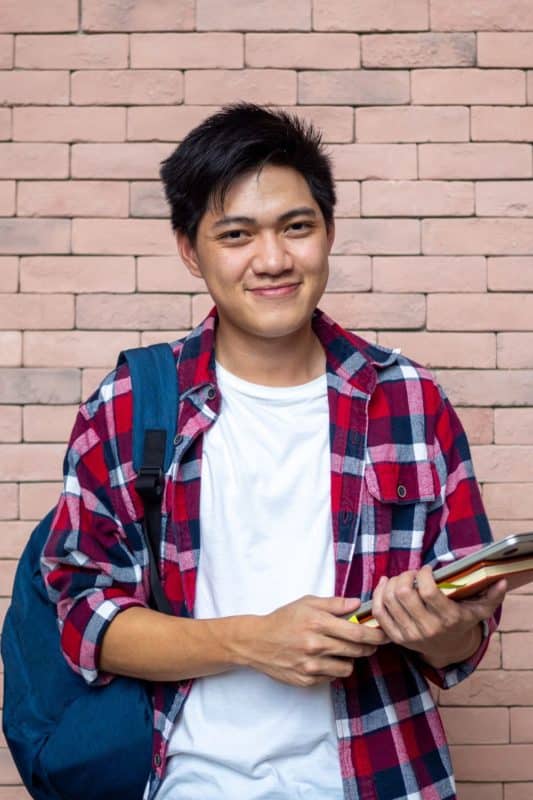 How to Navigate the College Admission Process with Your Child